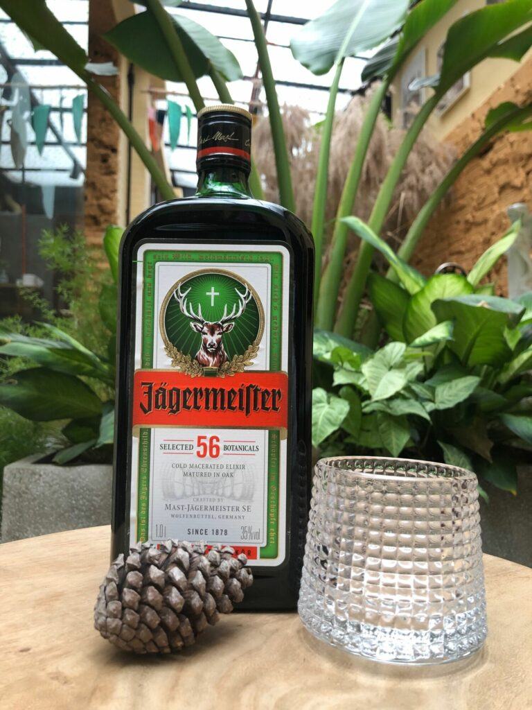 Nên mua rượu Jagermeister dung tích 700ml hay 1L? - Vang Nhập Khẩu