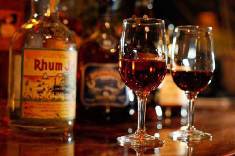 Rượu rum là gì? Nguồn gốc và các loại rum